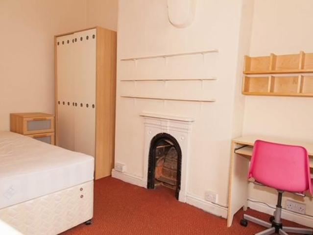 5 bedroom terraced house to rent
