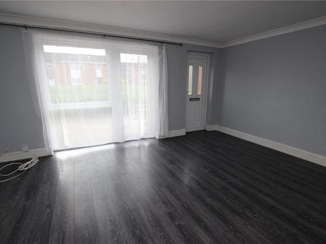 5 bedroom terraced house to rent