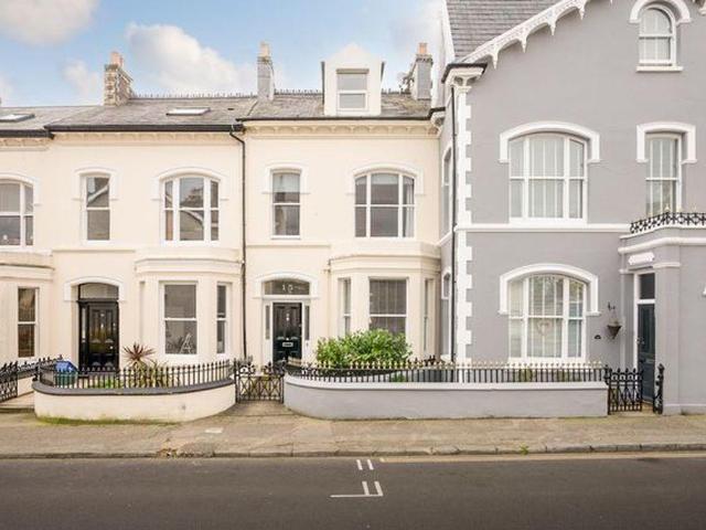 5 bedroom terraced house to rent