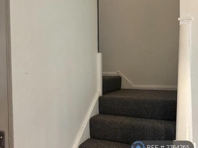5 bedroom terraced house to rent