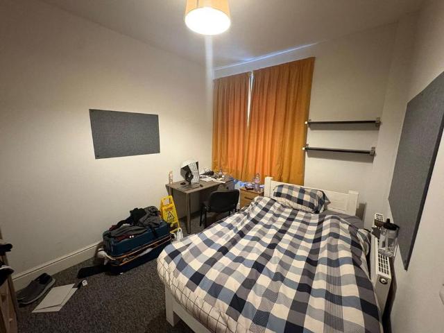 5 bedroom terraced house to rent