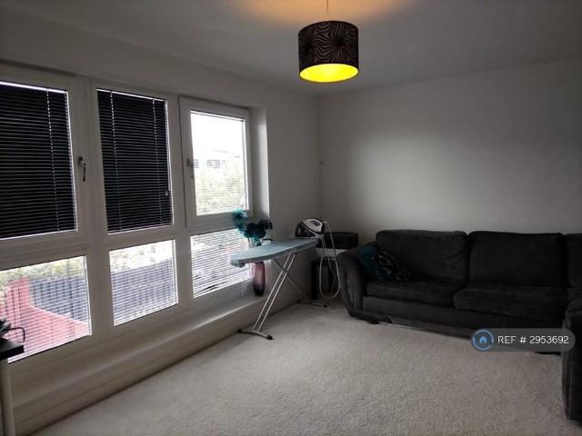 5 bedroom terraced house to rent