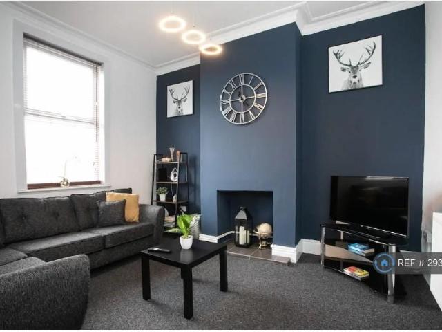 5 bedroom terraced house to rent