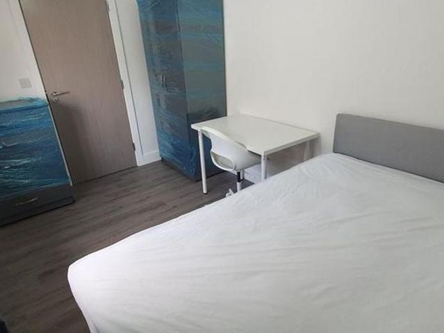 5 bedroom terraced house to rent