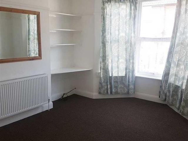 5 bedroom terraced house to rent