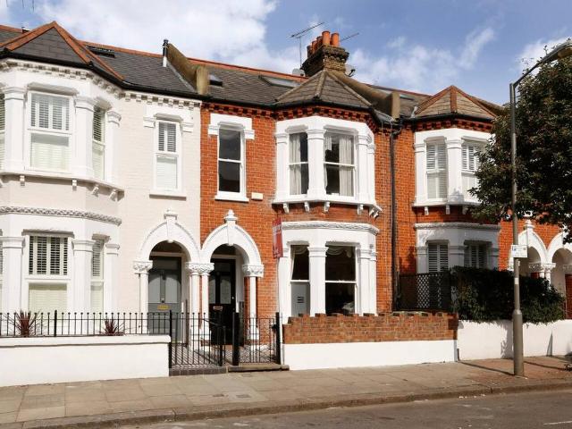 5 bedroom terraced house to rent