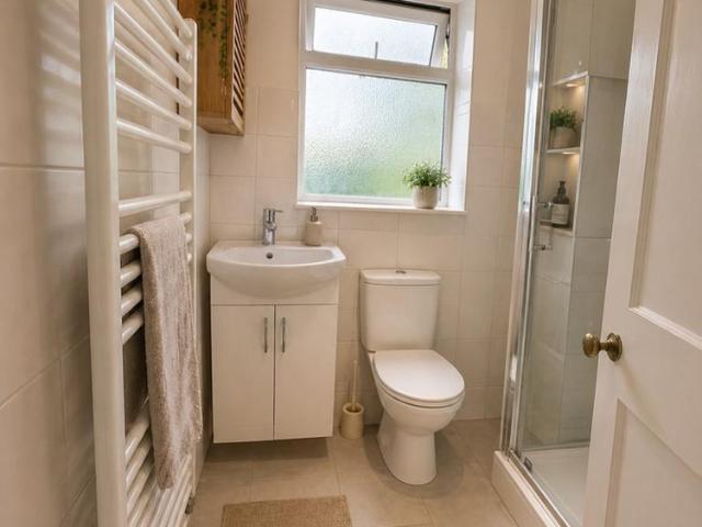 5 bedroom terraced house to rent