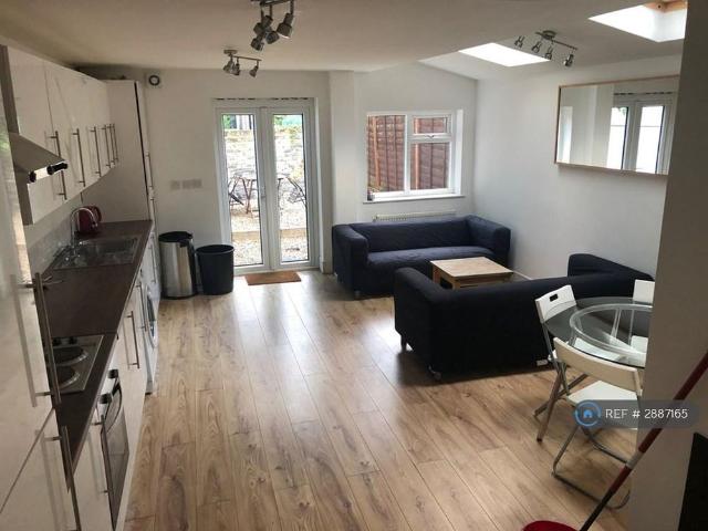 5 bedroom terraced house to rent
