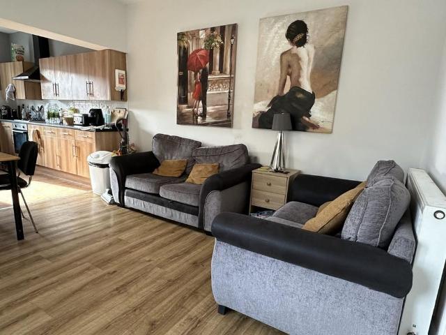 5 bedroom terraced house to rent