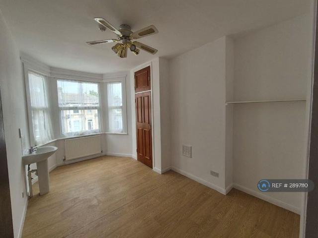5 bedroom terraced house to rent