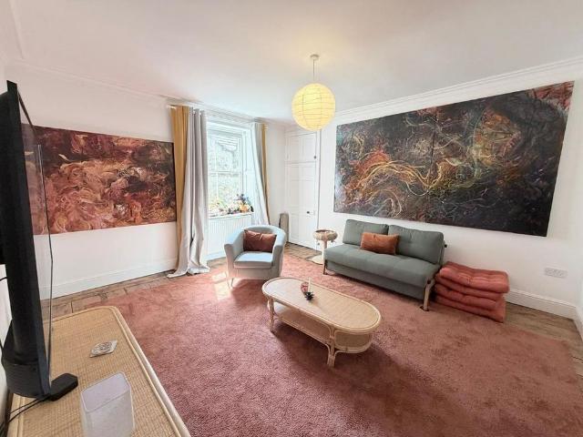 5 bedroom terraced house to rent