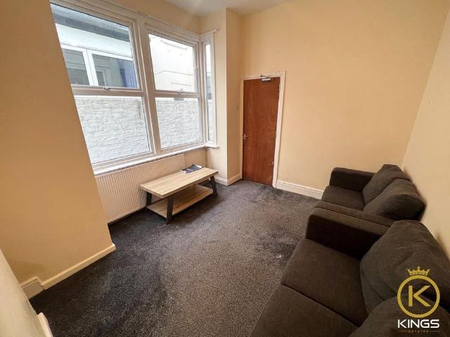 5 bedroom terraced house to rent