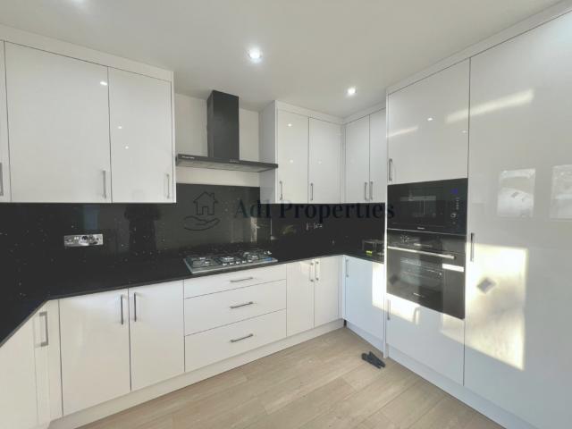 5 bedroom terraced house to rent