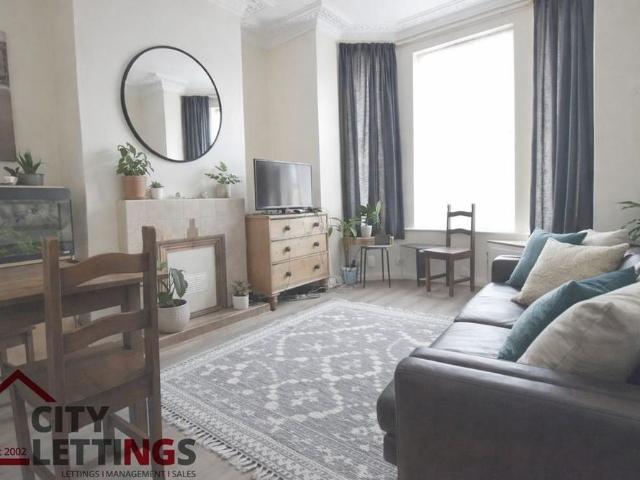 5 bedroom terraced house to rent
