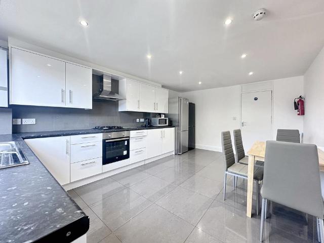 5 bedroom terraced house to rent