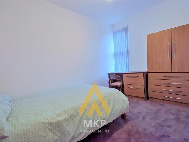 5 bedroom terraced house to rent