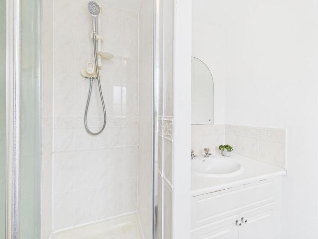 5 bedroom terraced house to rent