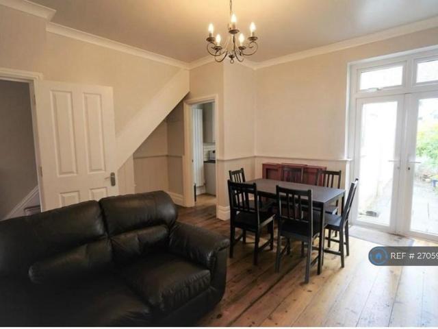 5 bedroom terraced house to rent