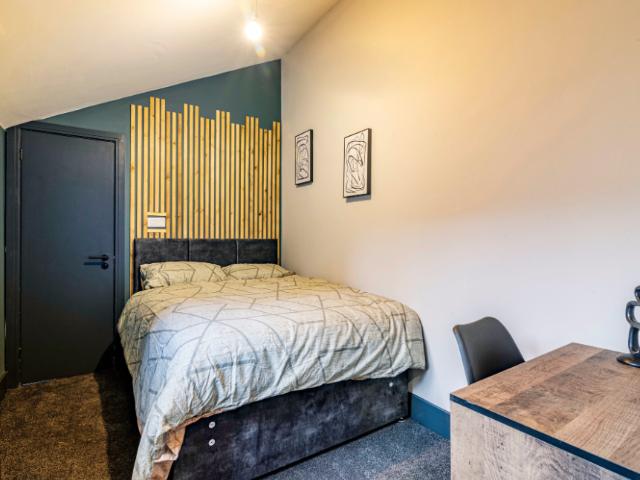 5 bedroom terraced house to rent