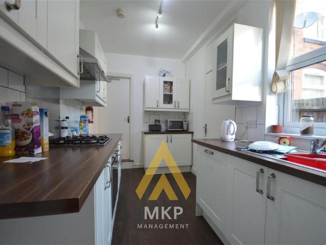 5 bedroom terraced house to rent