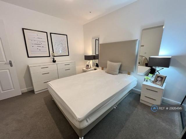 5 bedroom terraced house to rent