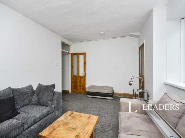 5 bedroom terraced house to rent