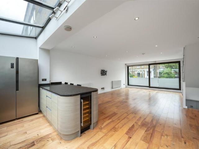 5 bedroom house to rent