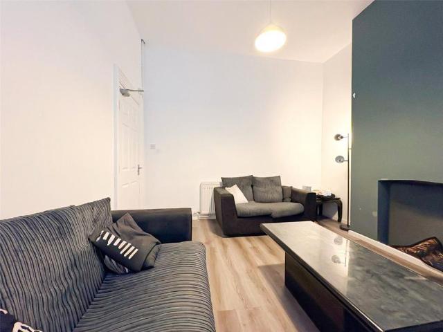 5 bedroom terraced house to rent