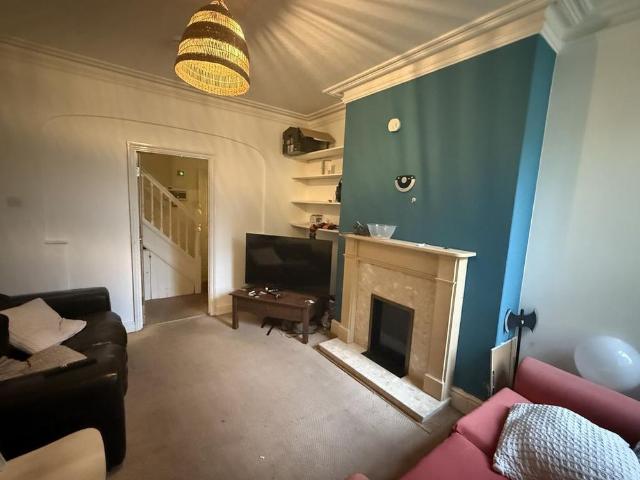 5 bedroom terraced house to rent