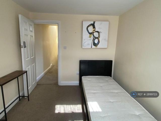 1 bedroom in a house share to rent