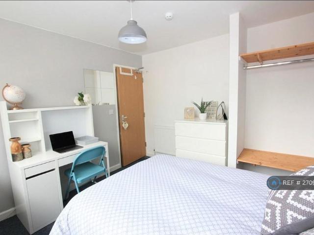 5 bedroom terraced house to rent