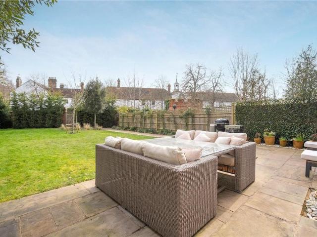 5 bedroom terraced house to rent