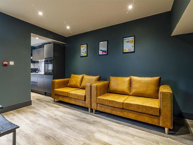 5 bedroom terraced house to rent