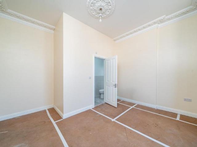 5 bedroom terraced house to rent