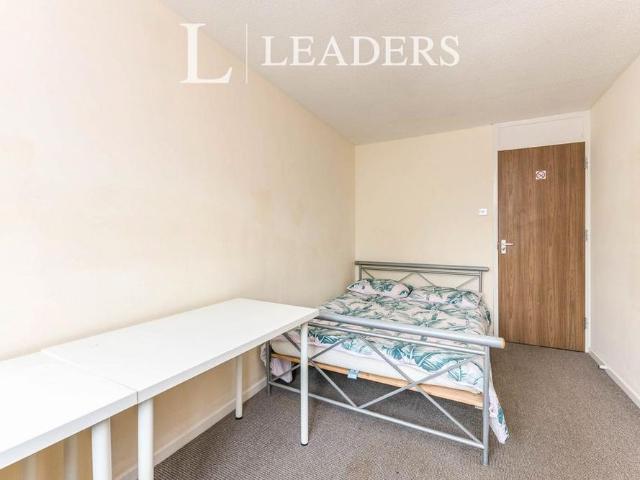 5 bedroom terraced house to rent