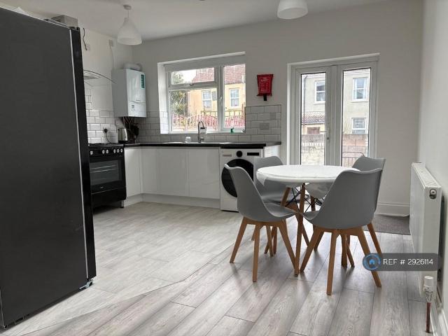 5 bedroom terraced house to rent