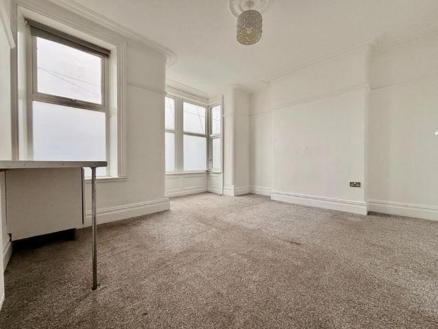 5 bedroom terraced house to rent