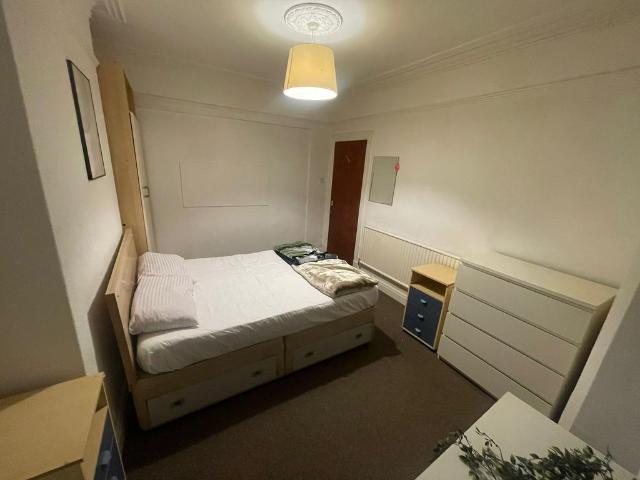 5 bedroom terraced house to rent