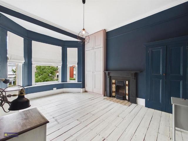 5 bedroom terraced house to rent