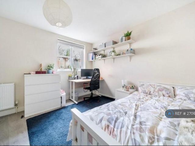 5 bedroom terraced house to rent