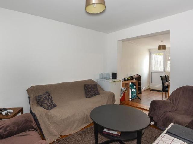 5 bedroom terraced house to rent