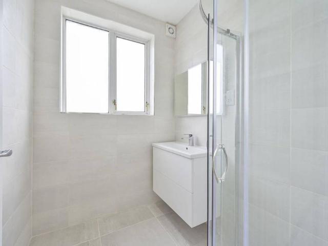 5 bedroom terraced house to rent