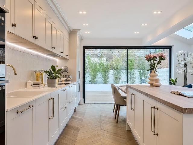 5 bedroom terraced house to rent