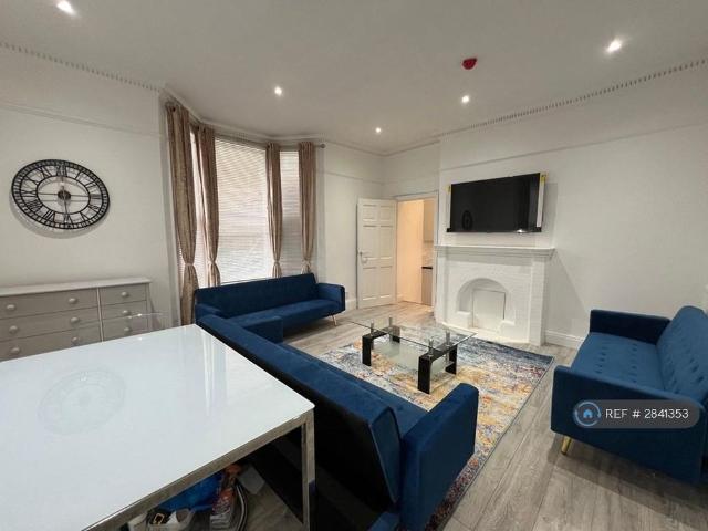 5 bedroom semi detached house to rent