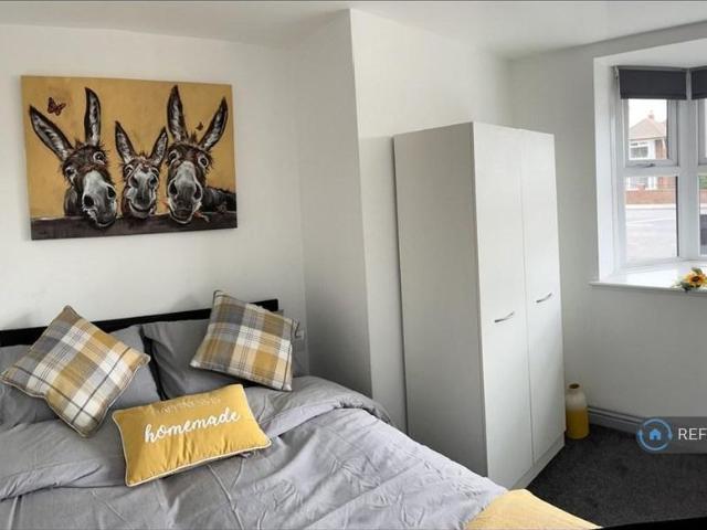 5 bedroom terraced house to rent