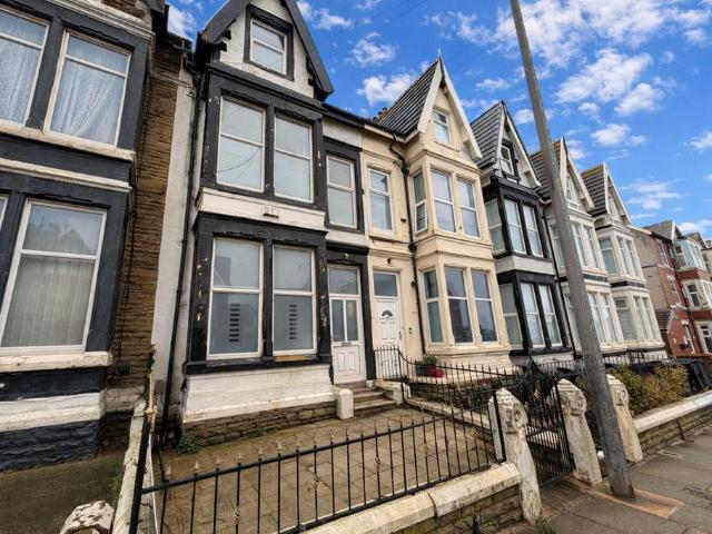 5 bedroom terraced house to rent
