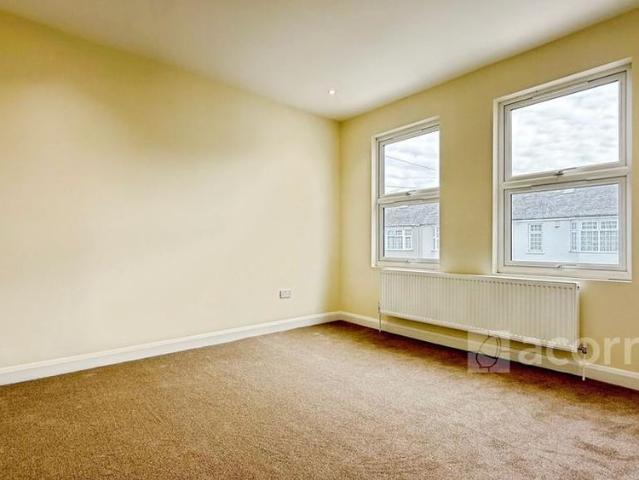 5 bedroom terraced house to rent