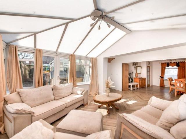 5 bedroom terraced house to rent