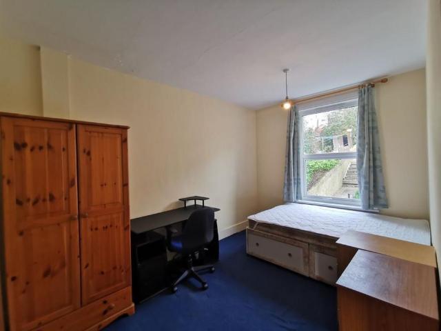 5 bedroom terraced house to rent