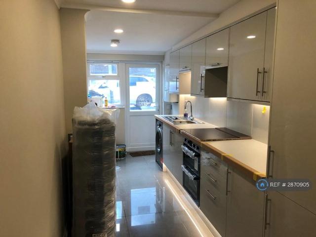 5 bedroom terraced house to rent